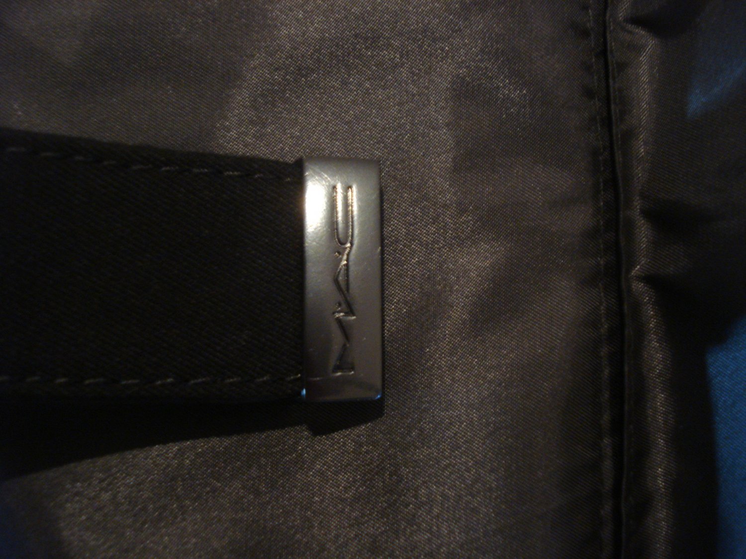 MAC COSMETICS PRO LARGE BRUSH ROLL