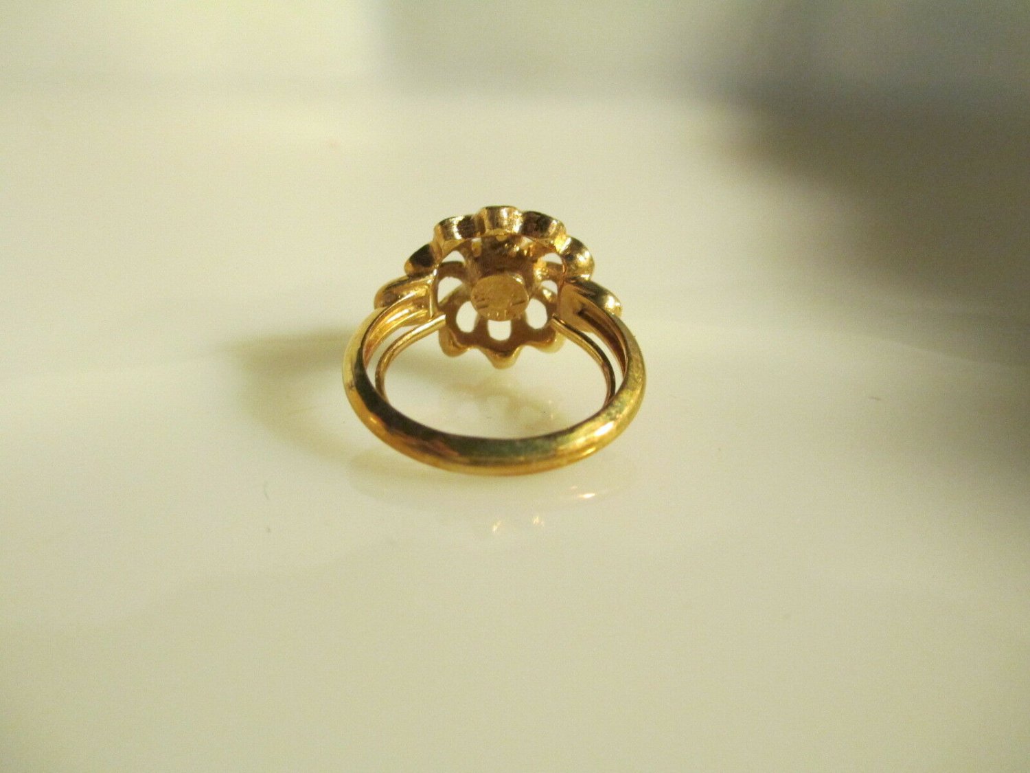 VINTAGE ESTATE SIGNED AVON FLOWER BURST RING WITH BOX W/SLEEVE. SIZE 9 ...