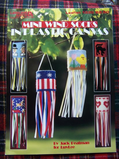 Holiday Patterns Mini Wind Sock Plastic Canvas Pattern Leaflet 1330