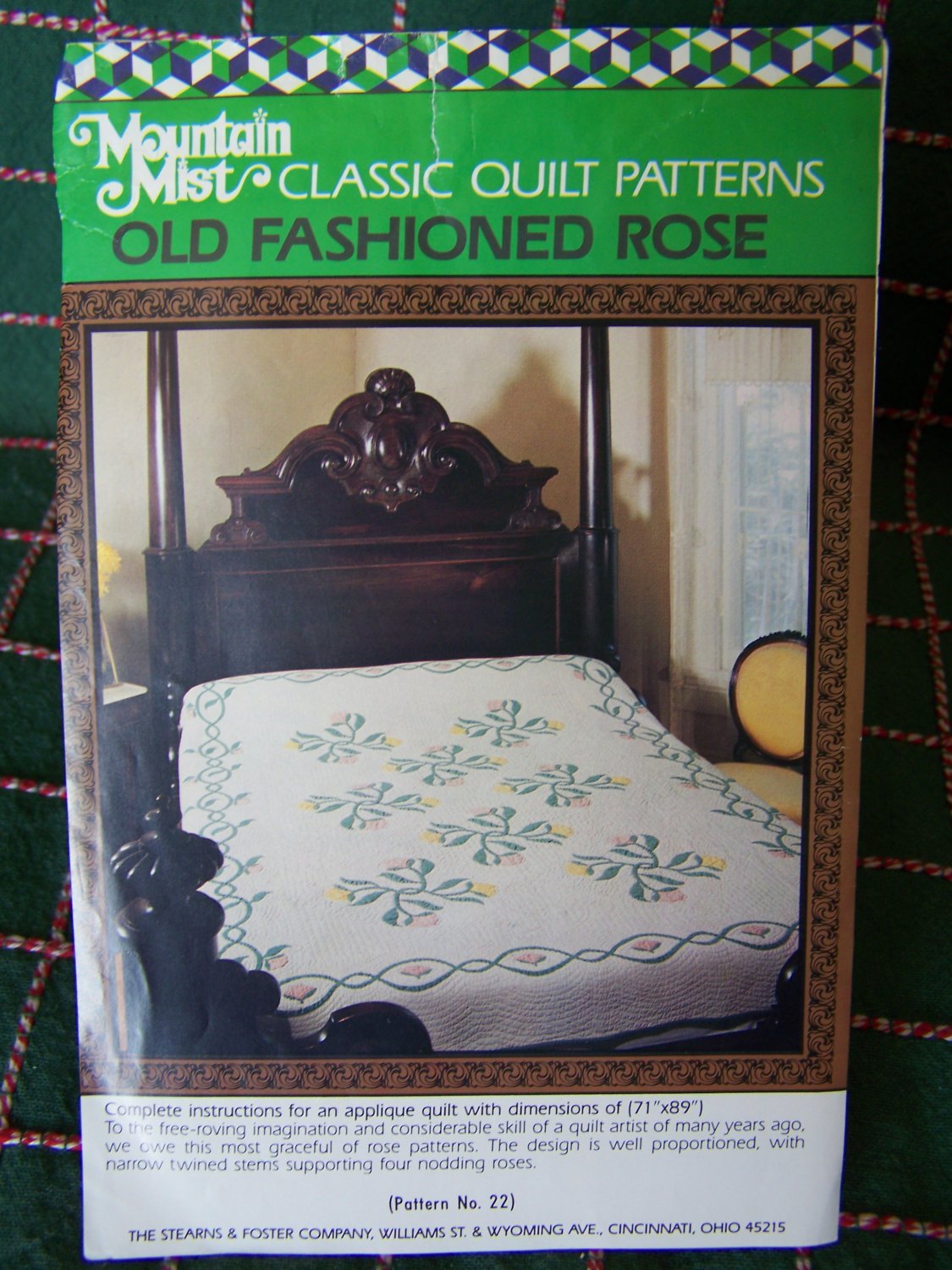 Mountain Mist Old Fashioned Rose Classic Quilt Pattern 71 x 89 Bedspread