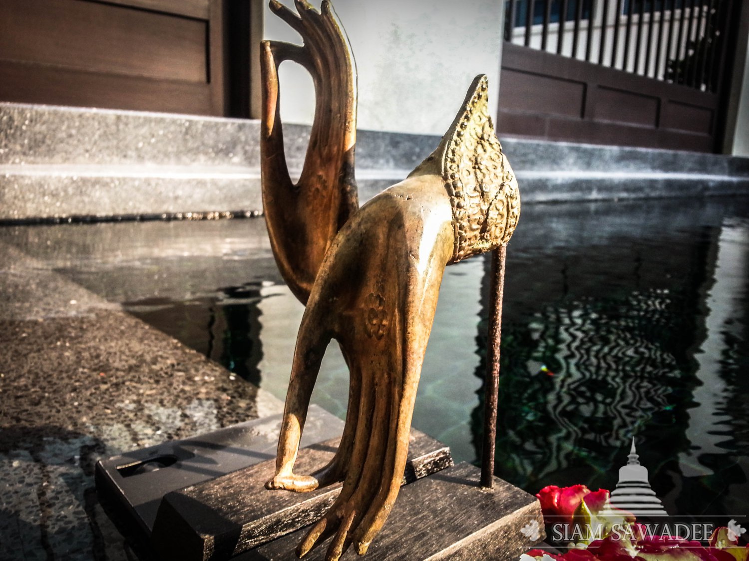 Pair of vintage Burmese bronze Siamese (Thai) Buddha hands offering ...