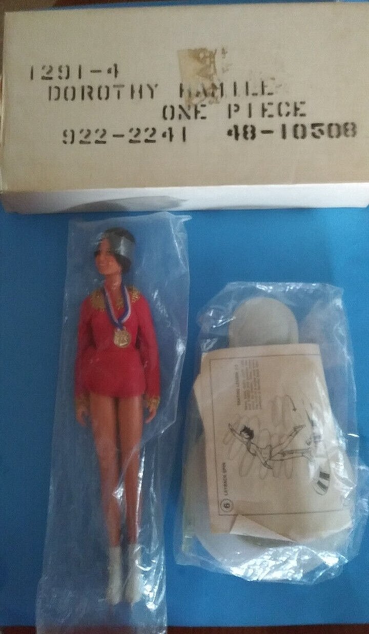 Celebrity DOROTHY HAMILL AND HER ICE SKATING RINK 1977 Ideal MIB
