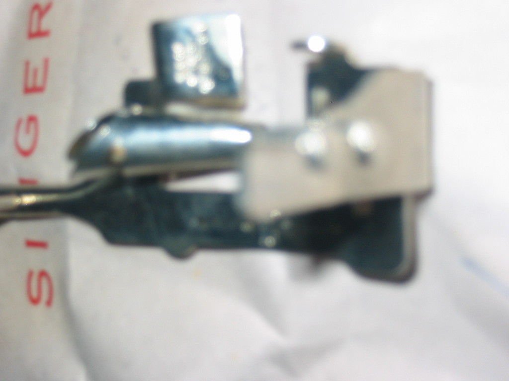 Singer Sewing Machine #81200 Binder Foot with Tape Pins Attachment