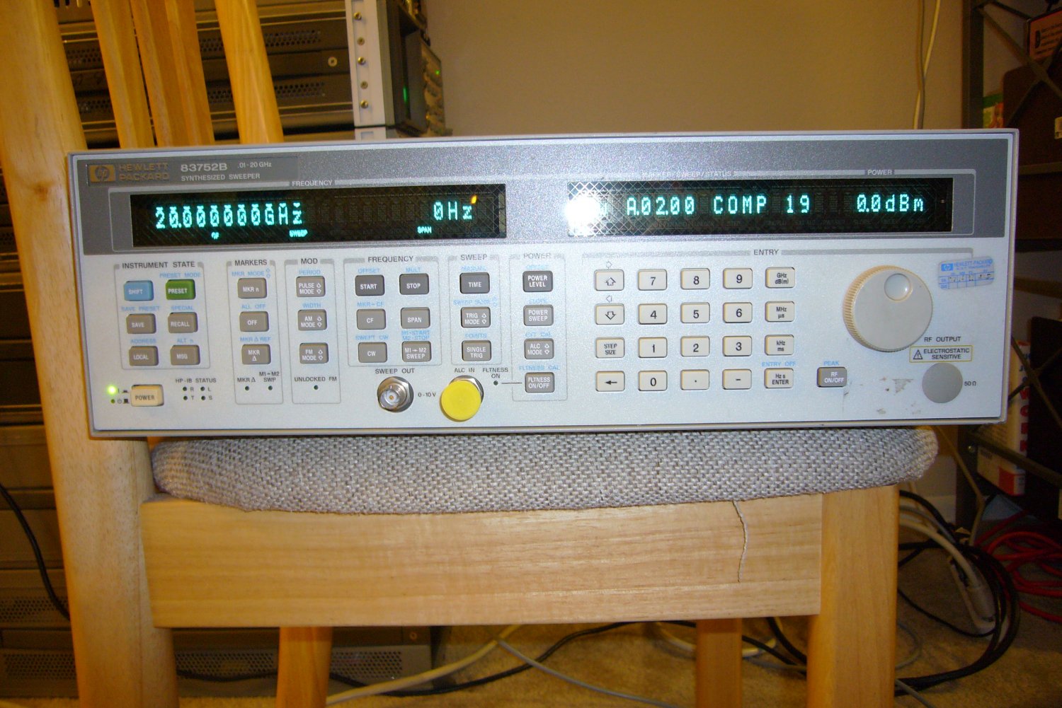 Agilent HP 83752B Synthesized Sweeper RF Signal Function Generator 0.01 ...