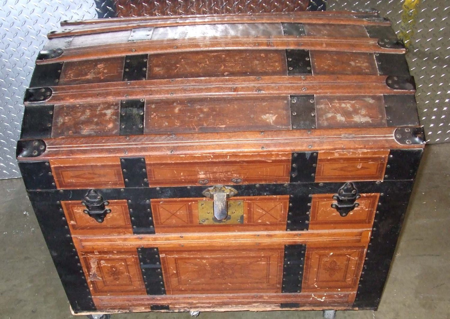 antique trunk chest sale, Ladies Saratoga Trunk, 1875 Original