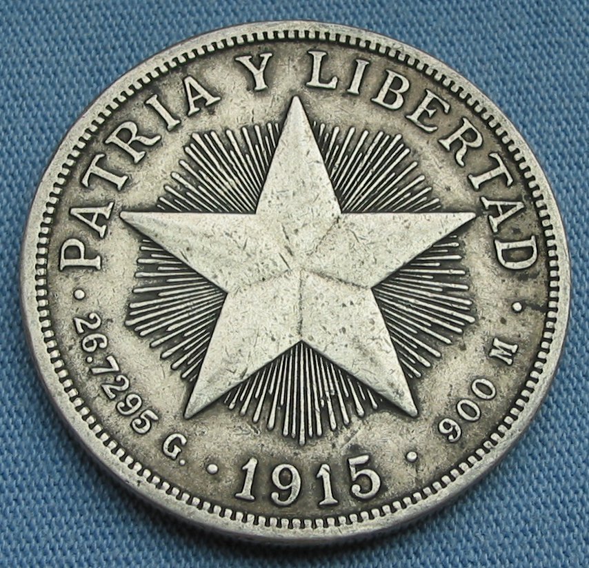 Cuba 1915 1 Un Peso Patria Y Libertad Star 90% Silver Coin Central America