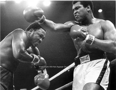 MUHAMMAD ALI SMOKING JOE FRAZIER WORLD HEAVYWEIGHT BOXING CHAMPIONS PHOTO