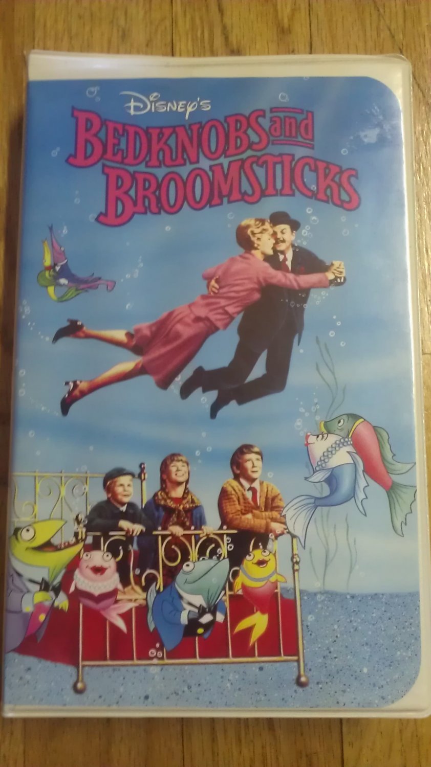 Bedknobs and Broomsticks ( VHS ) [ Clamshell ]