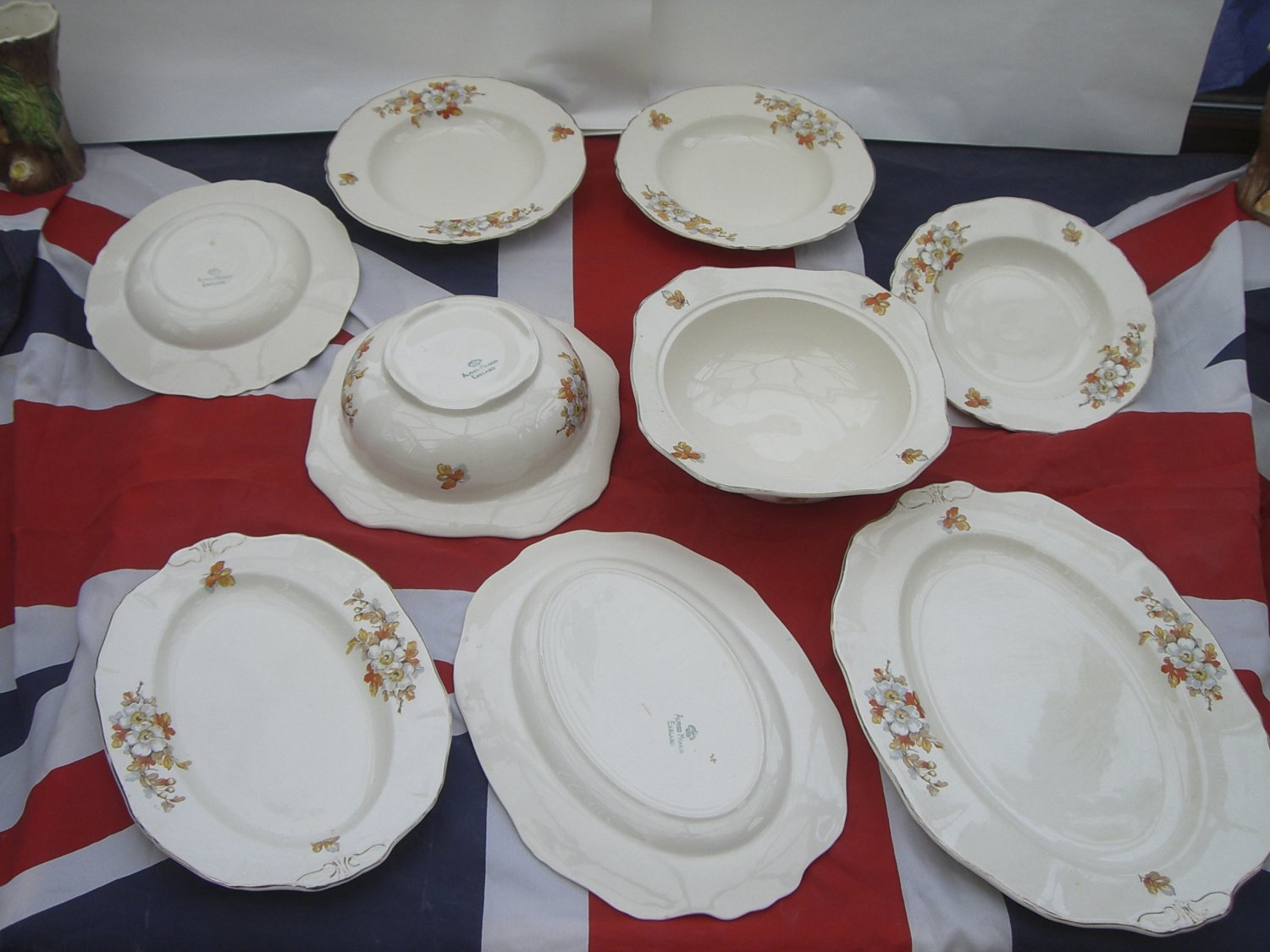 Alfred Meakin - SERVING DISH - Marigold pattern