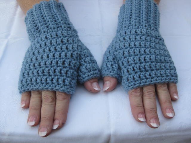 *Hand Crochet Half Mittens ~ Fingerless Gloves ~ Wrist/Hand Warmer