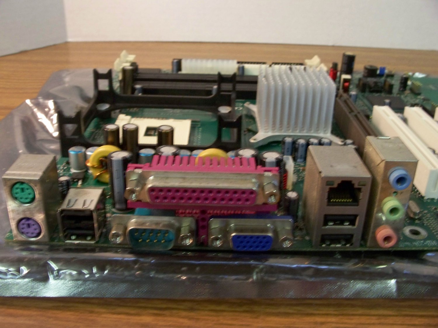 Intel ATX Socket 478 DDR Desktop Motherboard with I/O Shield Backplate (D865GBF/D865PERC) *USED*