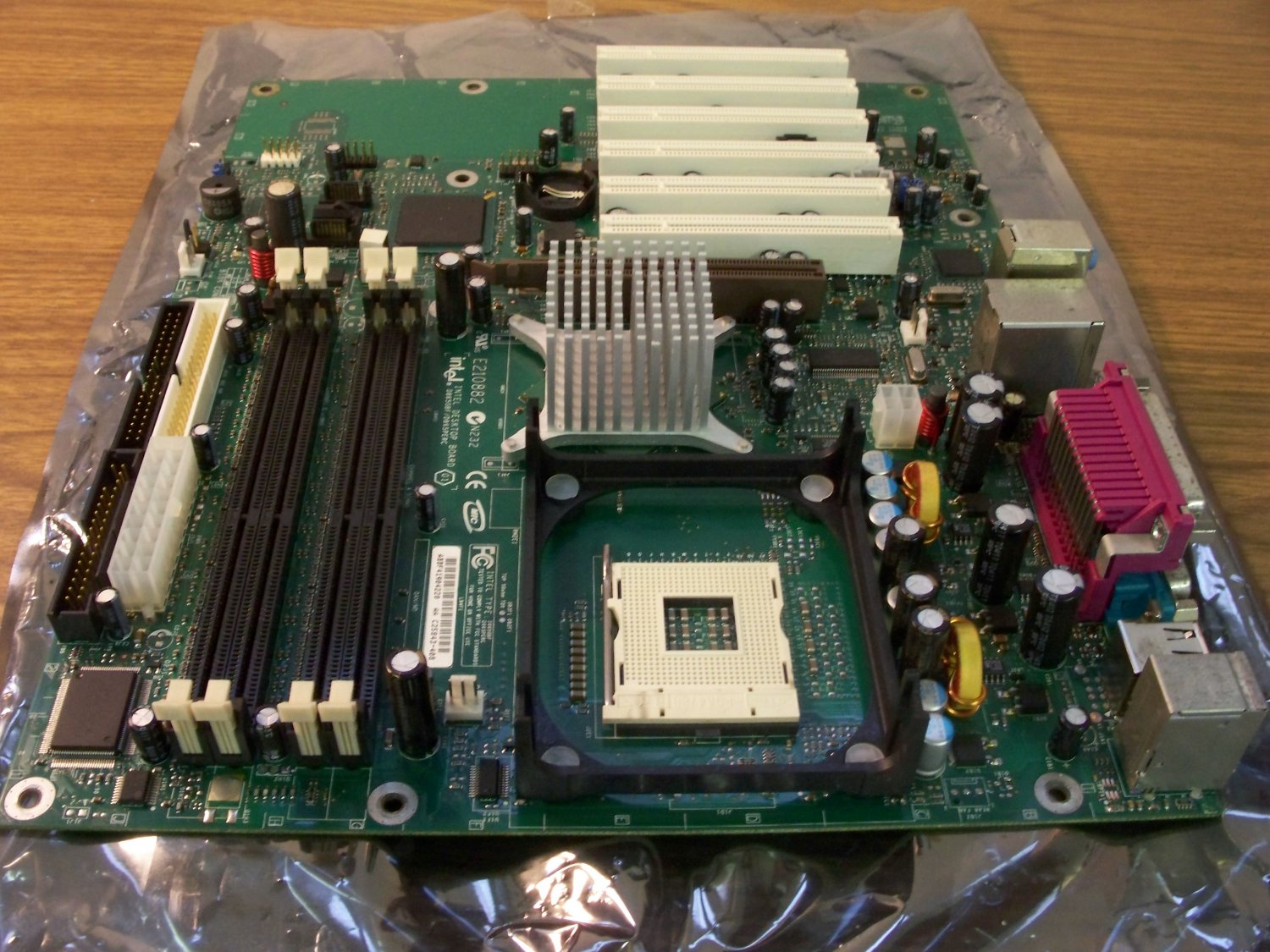 Intel ATX Socket 478 DDR Desktop Motherboard with I/O Shield Backplate (D865GBF/D865PERC) *USED*