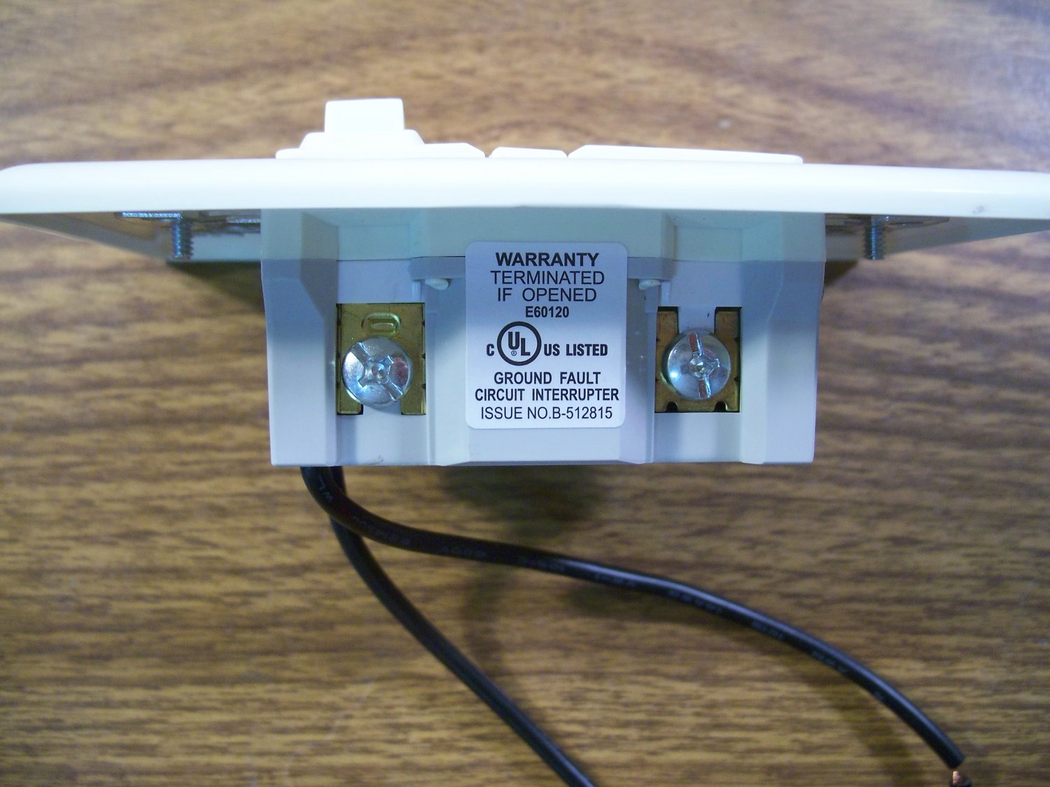 Cooper Shock Sentry Combination Switch/GFCI Receptacle (XSGF15A) 15A ...