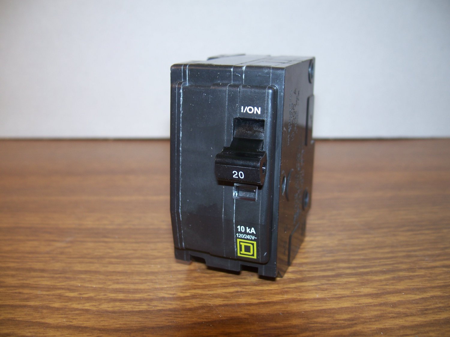 Square D QO Circuit Breaker (QO220) 20Amp 240Volt 2Pole 10kA *NOB*