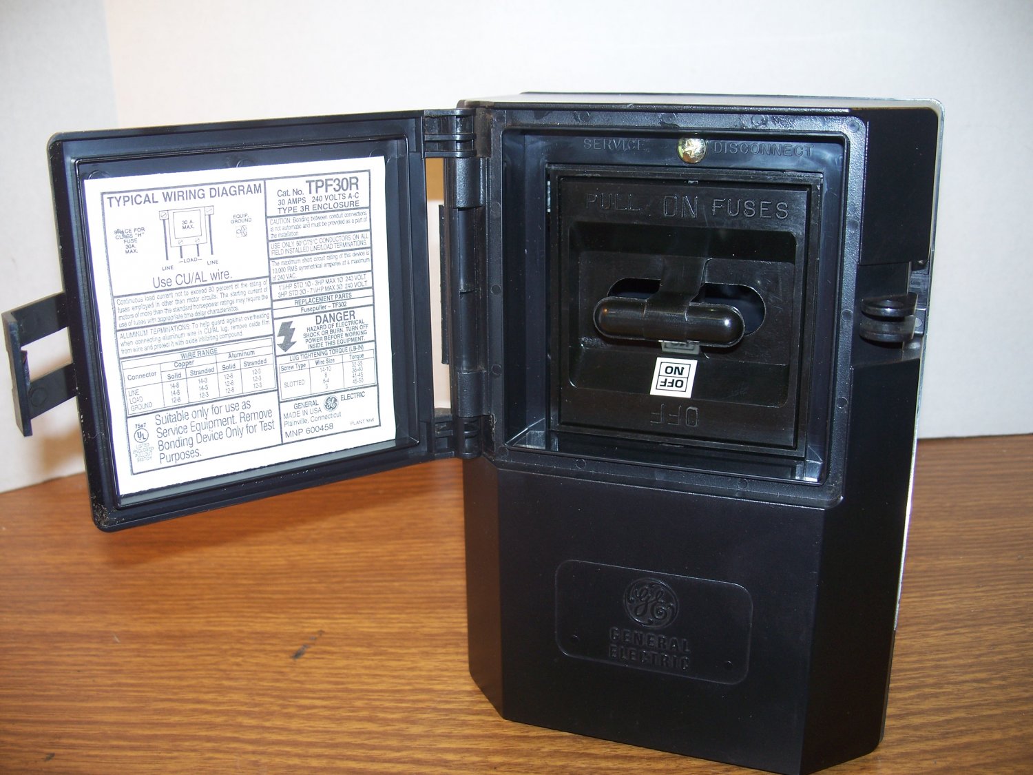 GE Plastic Pull-Out AC Disconnect Type 3R (TPF30R) 30Amp 240Volt 1Ph 3W ...