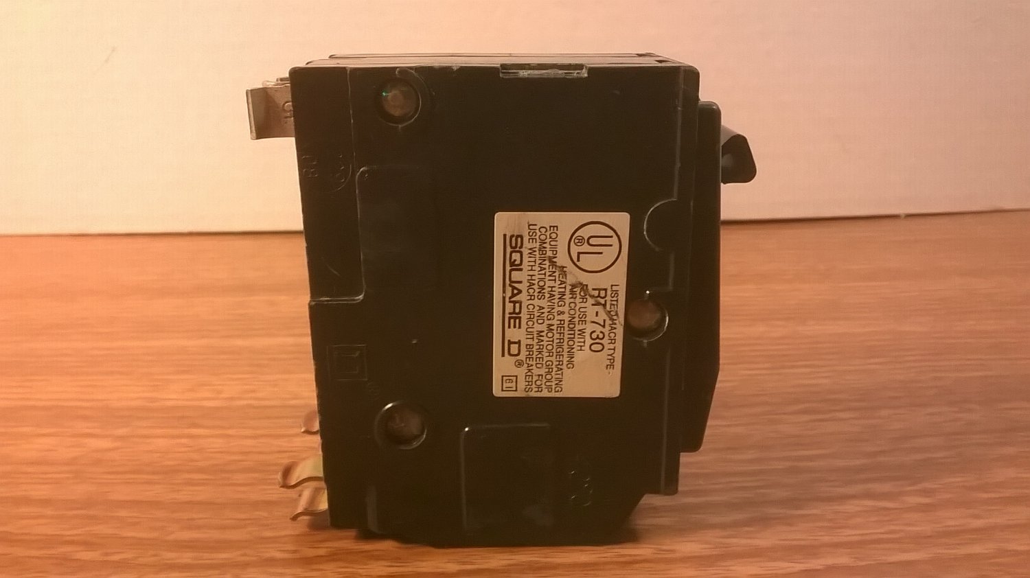 Square D QOT Tandem Circuit Breaker (QOT2020) 20Amp 240Volt 2Pole 10kA ...