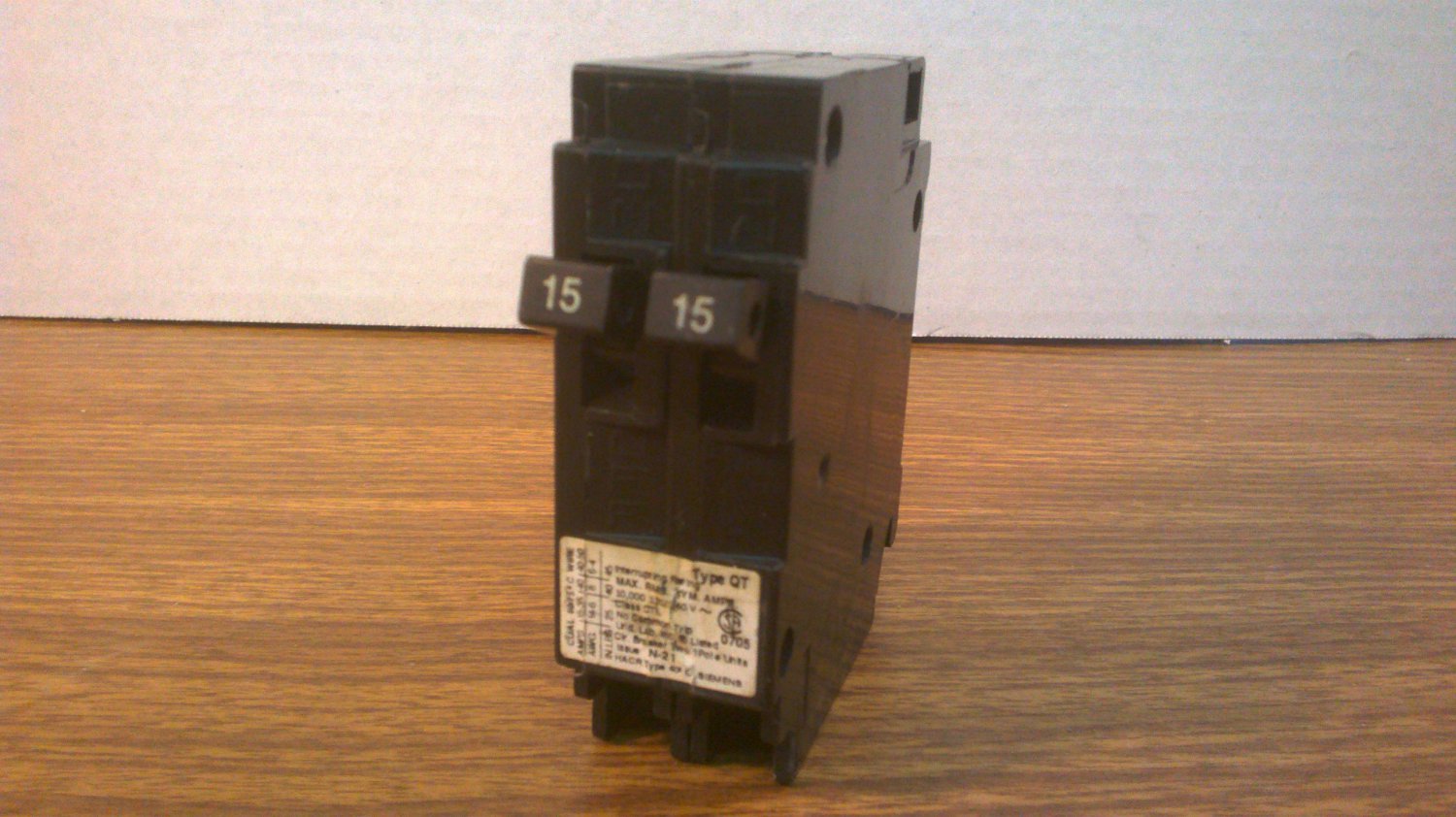 Siemens QT Tandem Circuit Breaker (Q1515) 15Amp 240Volt 2Pole 10kA *NOB*