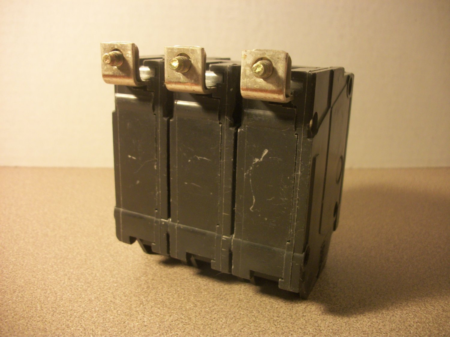 GE THQB Circuit Breaker (THQB32100) 100Amp 240Volt 3Pole 10kA *NOB*
