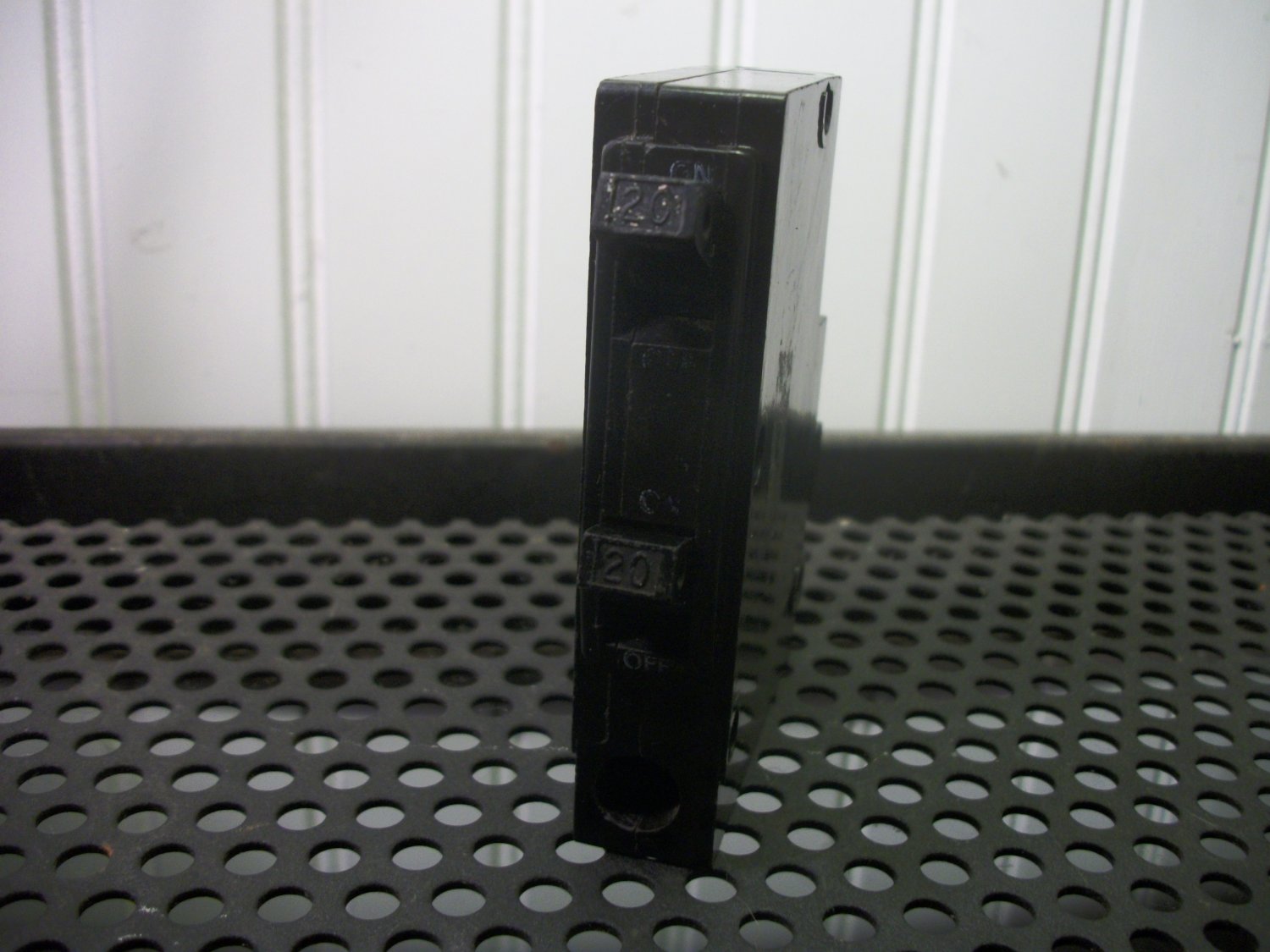 Square D QOT Tandem Circuit Breaker (QOT2020) 20Amp 240Volt 2Pole 10kA ...