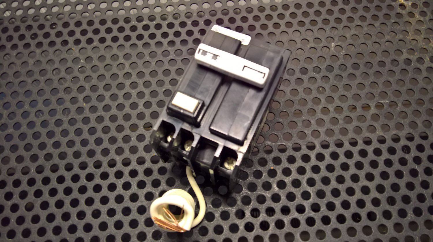 Cutler-Hammer GFCI GFCB Circuit Breaker (GFCB230) 30Amp 240Volt 2Pole ...