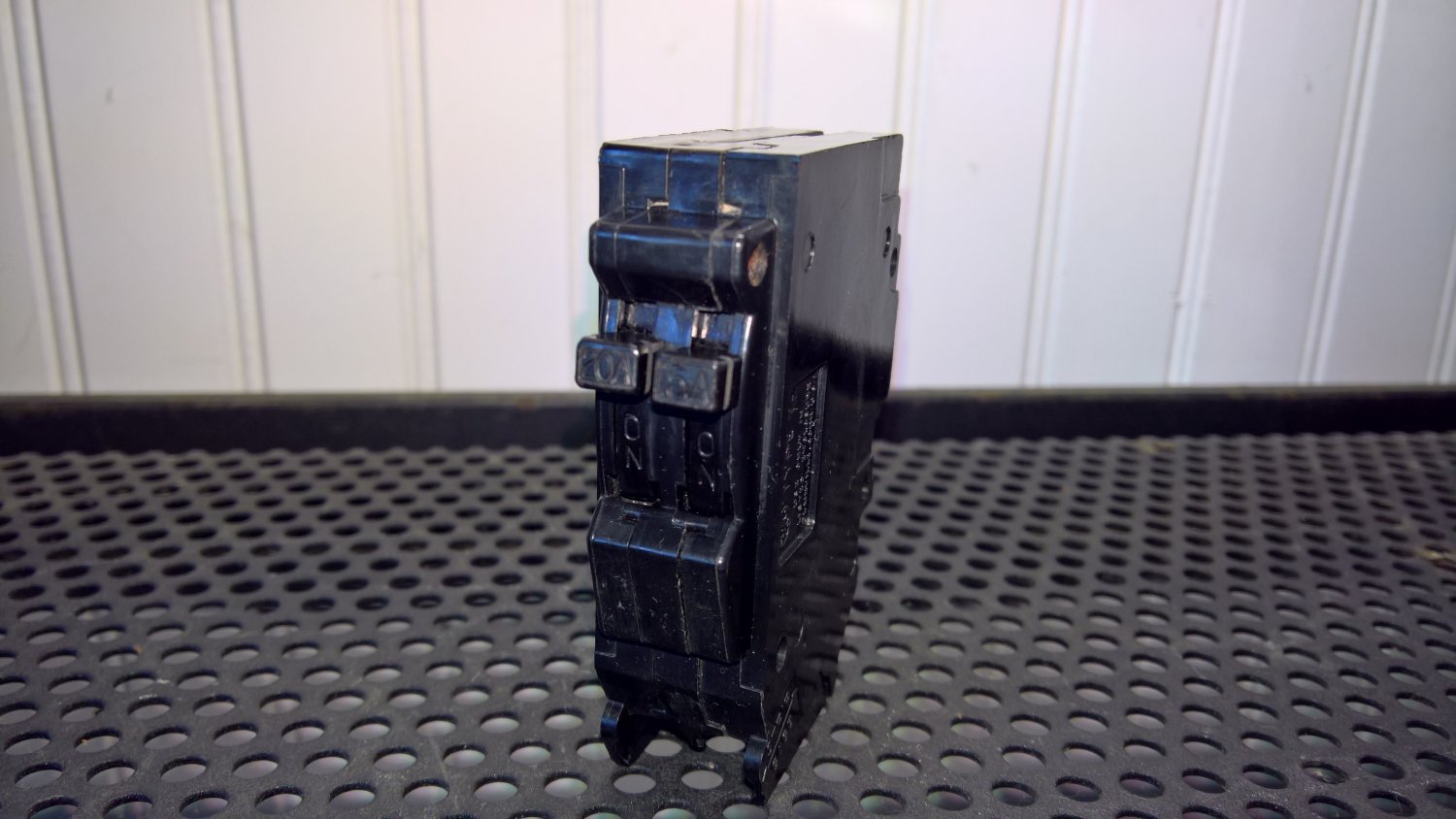 GE Tandem TR Circuit Breaker (TR1520) 15-20Amp 240Volt 2Pole 10kA *USED*