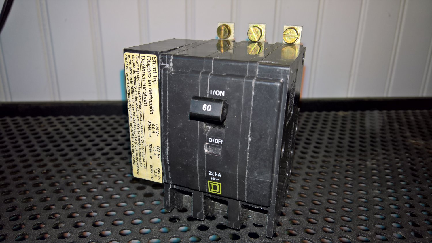 Square D QOB Circuit Breaker (QOB360VH1021) 60Amp 240Volt 3Pole 22kA w ...