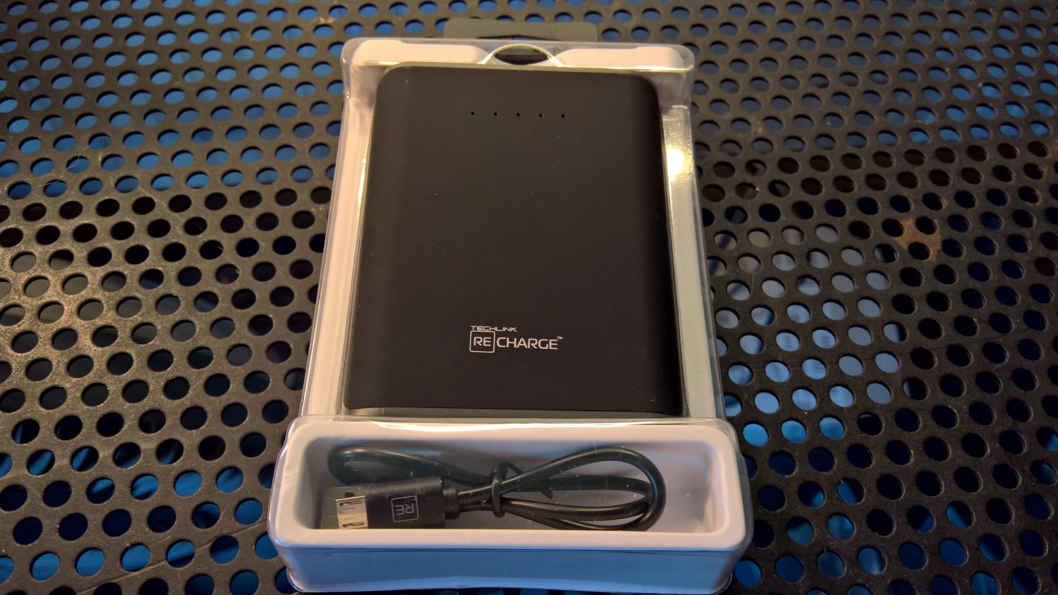 Techlink Recharge Ultimate Portable Dual USB Power On The Go (13600) 9 ...