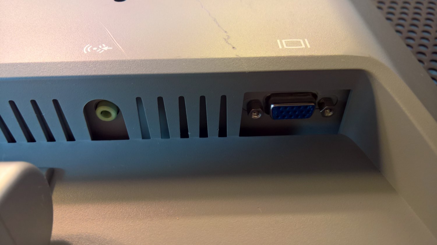 HP VS17 17" 1280 X 1024 500:1 Ratio LCD Monitor (HSTND-2L05) *USED*