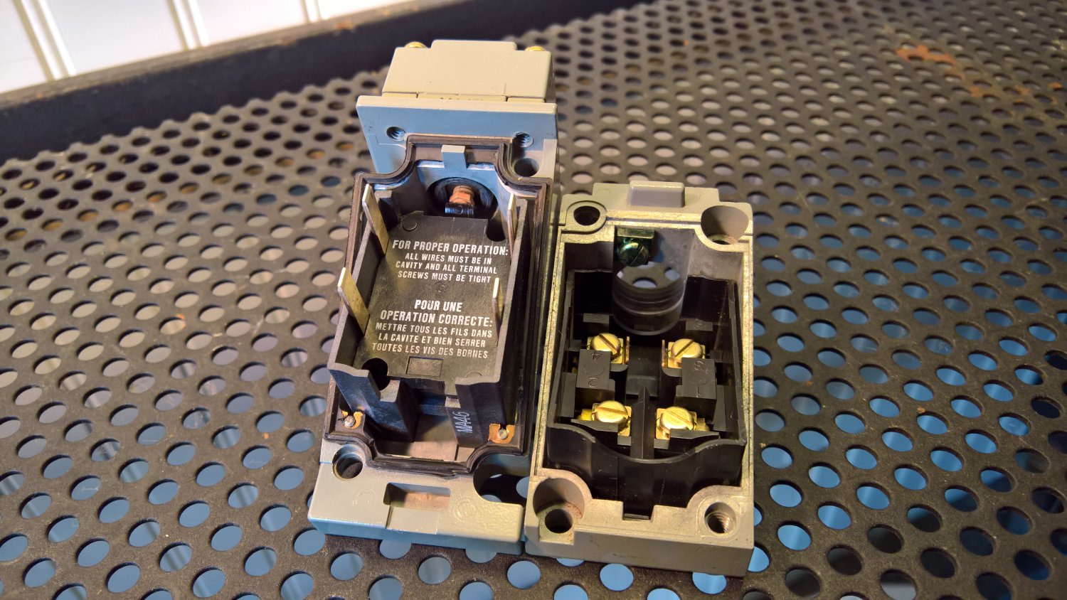 Allen-Bradley Oiltight Limit Switch (802T-AP) *NOB*