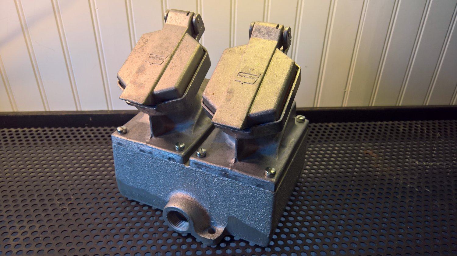 Crouse-Hinds ENR22201 3/4" Hazardous Rated Interlocked Receptacle ...