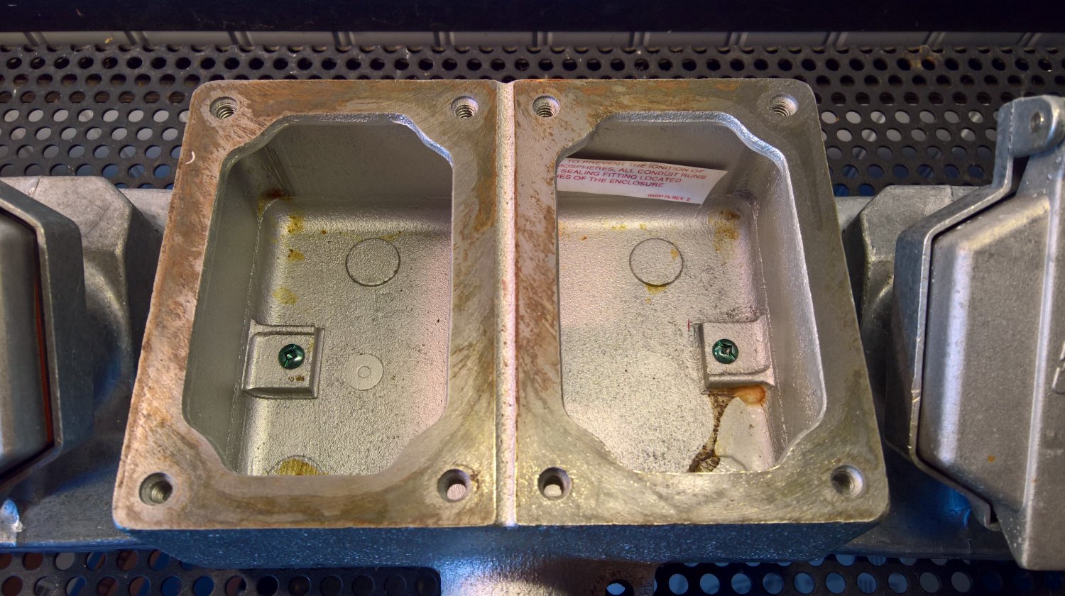 Crouse-Hinds ENR22201 3/4" Hazardous Rated Interlocked Receptacle ...