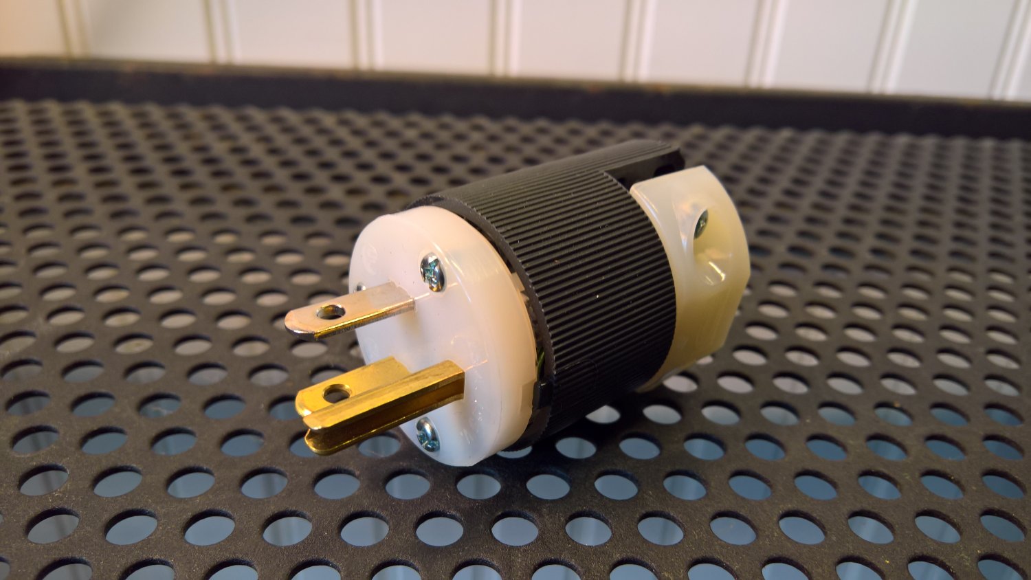 Hubbell Insulgrip Plug (HBL5266C) 15Amp 125Volt 3Wire 2Pole Ground *NOB*