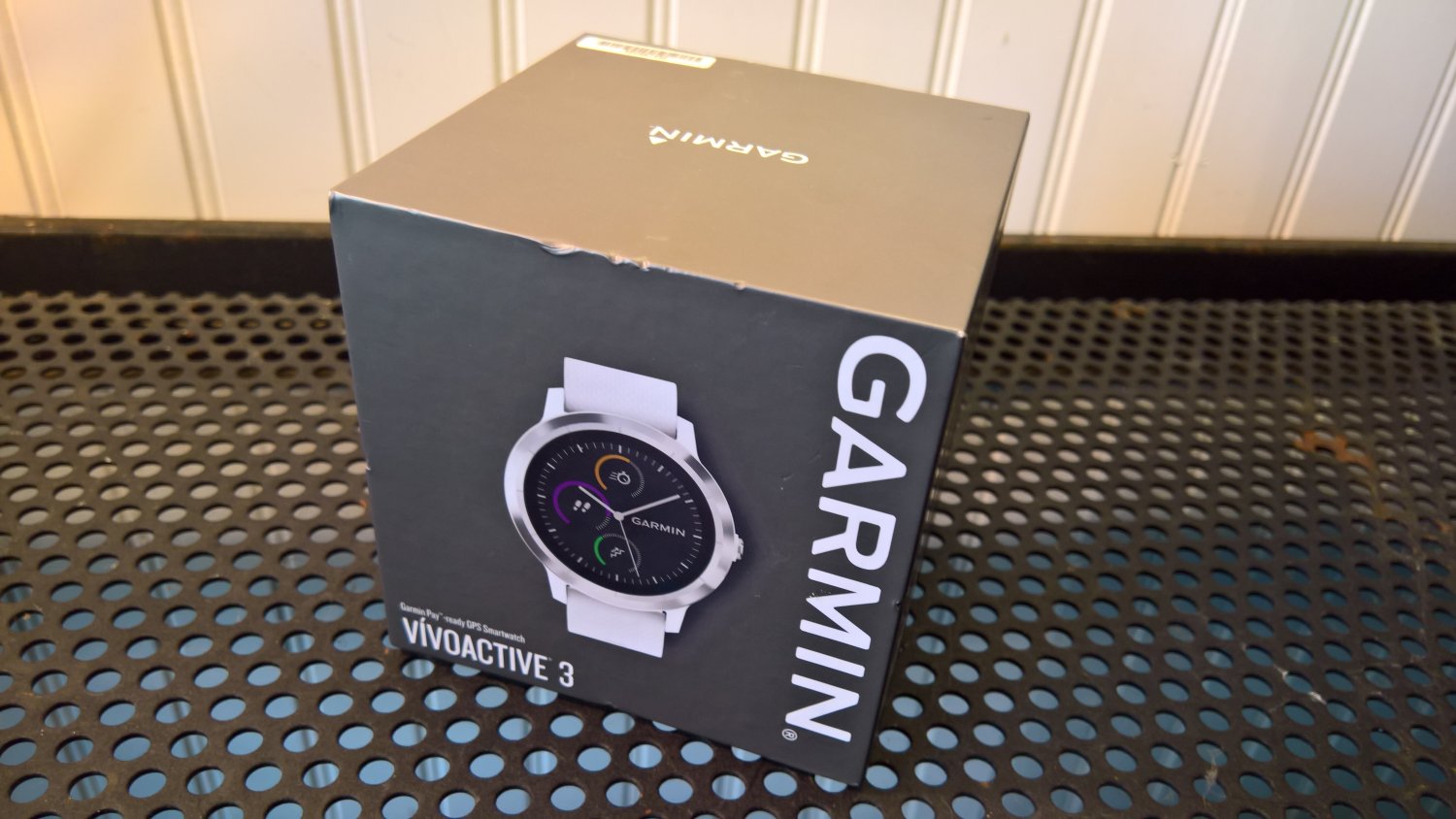 Garmin White Vivoactive 3 Garmin Pay Ready GPS Smartwatch (010-01769-21 ...