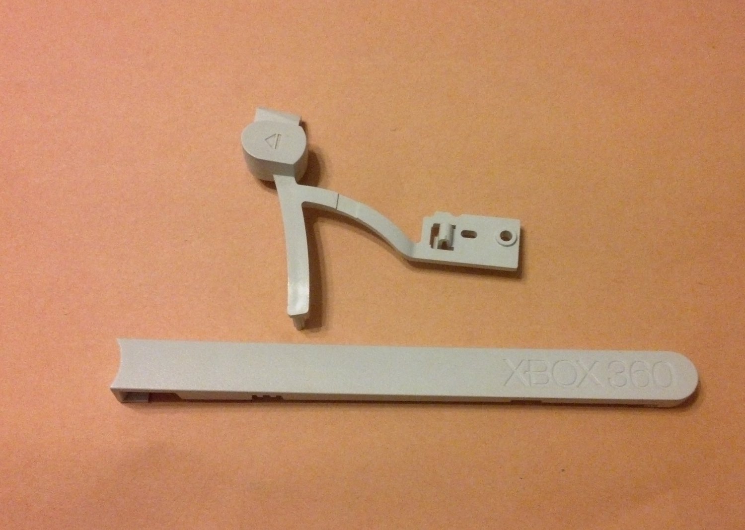 Xbox 360 White DVD Drive Bezel and Eject Button - Very Good