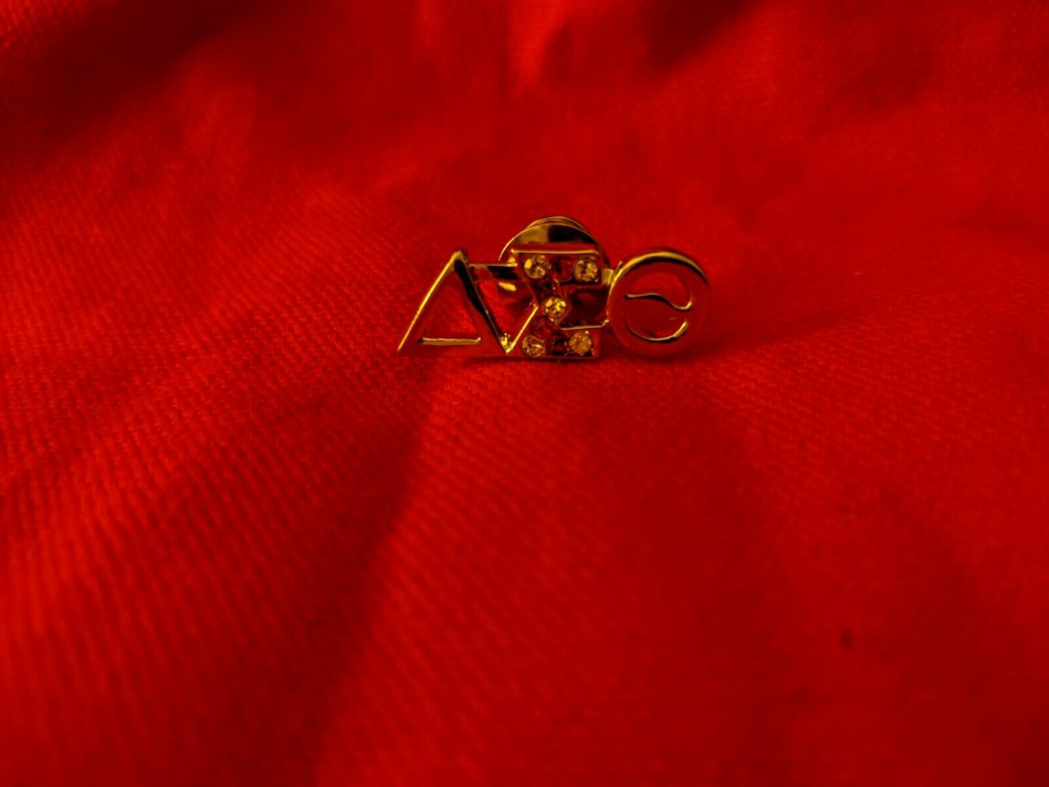Delta Sigma Theta Sorority Fortitude Lapel Pin gold Delta Sigma Theta Pen