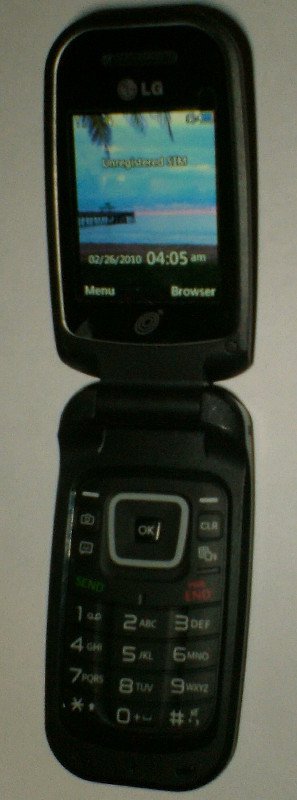 LG 440G (Tracfone) cell phone with charger