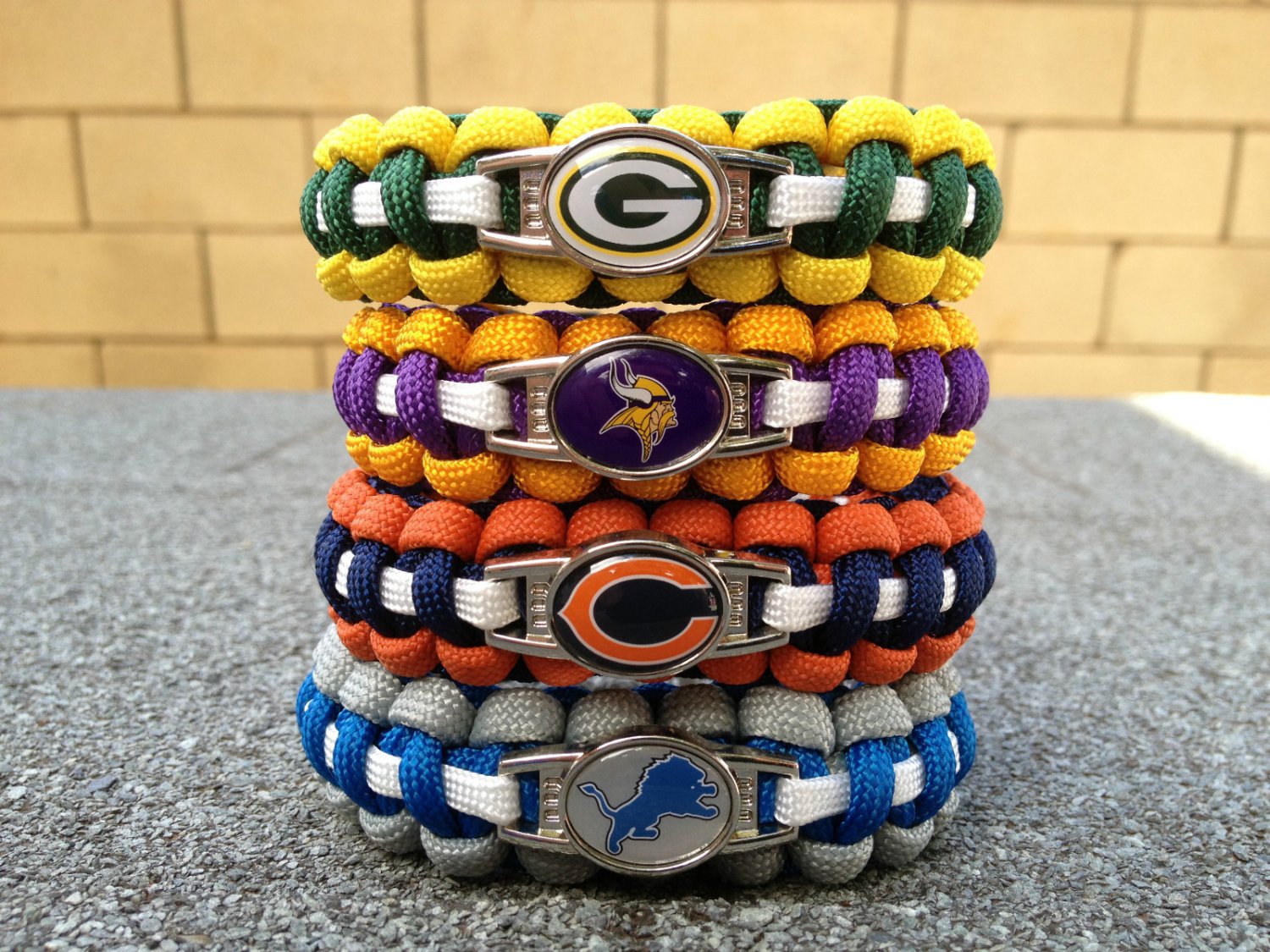 Team/Logo Paracord Bracelet with charm.