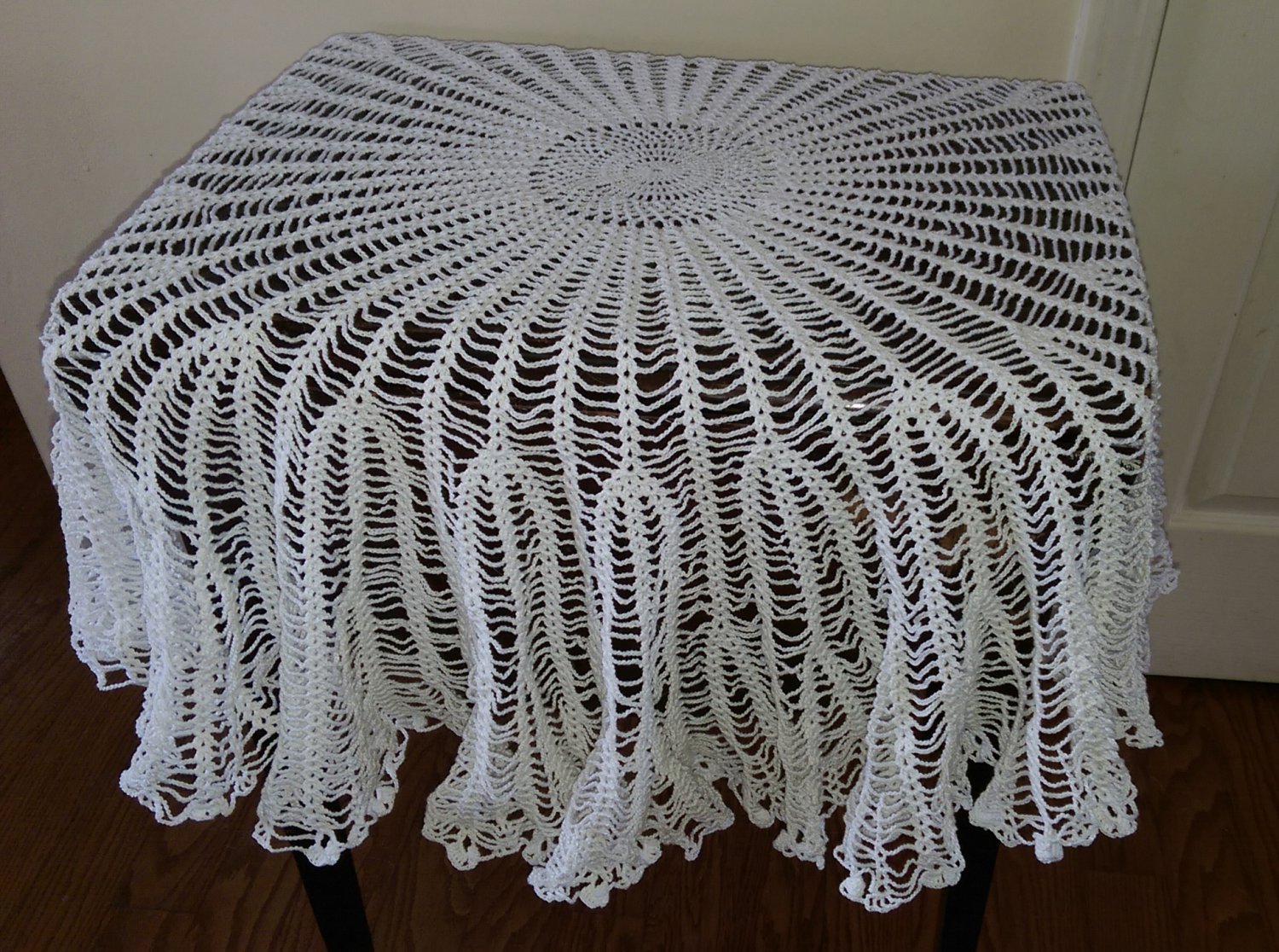 Cascade of Shells Round Tablecloth Pattern