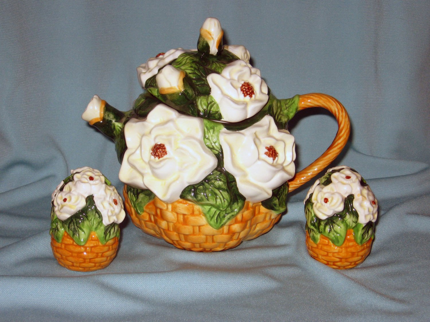 Asia Master Group White Flowered Teapot w/ Shakers