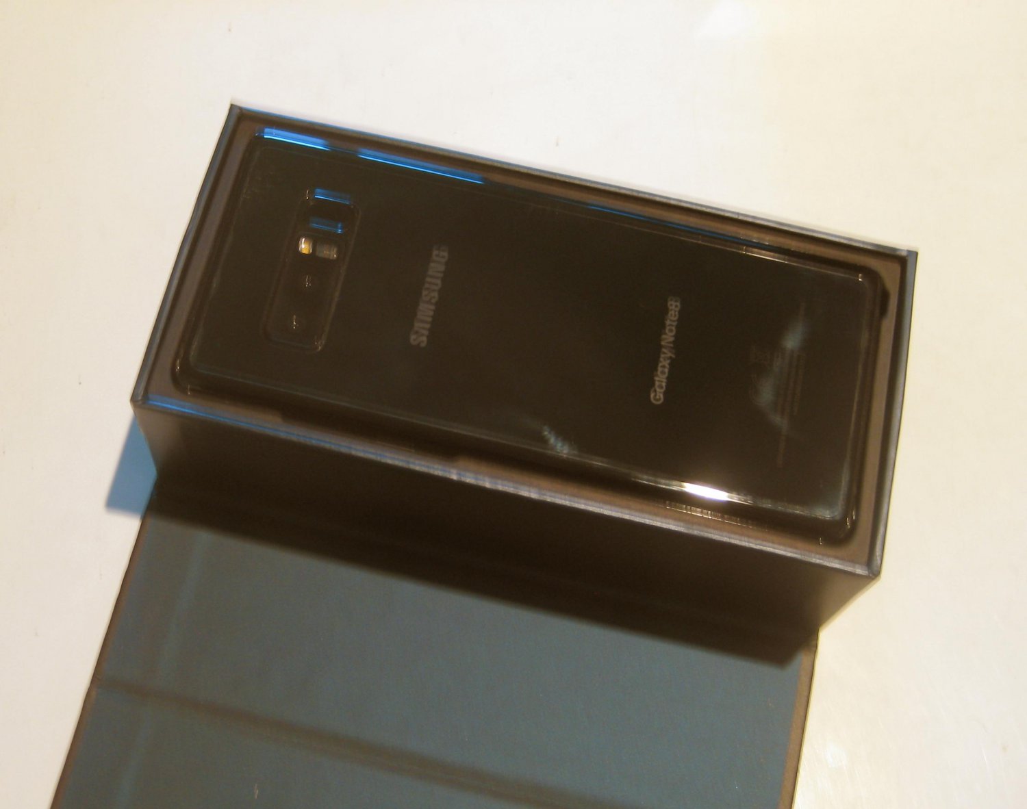 Good Looking 64gb AT&T Samsung Note 8 SM-N950U Bundle!