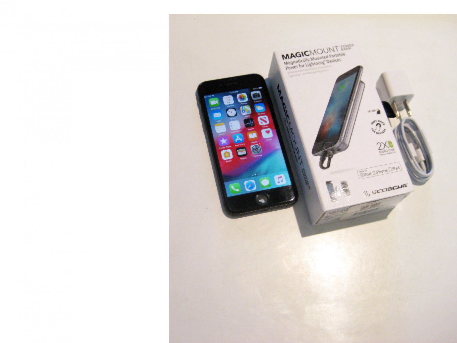 Good 256gb Unlocked CDMA/GSM Iphone 8 (A1863) Bundle!!!