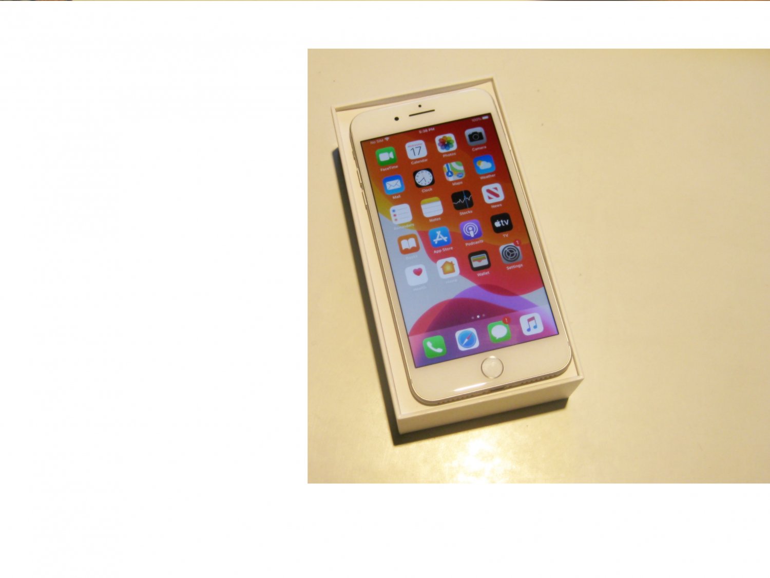 New Condition 32gb Silver Verizon A1661 Iphone 7 Plus DEAL!