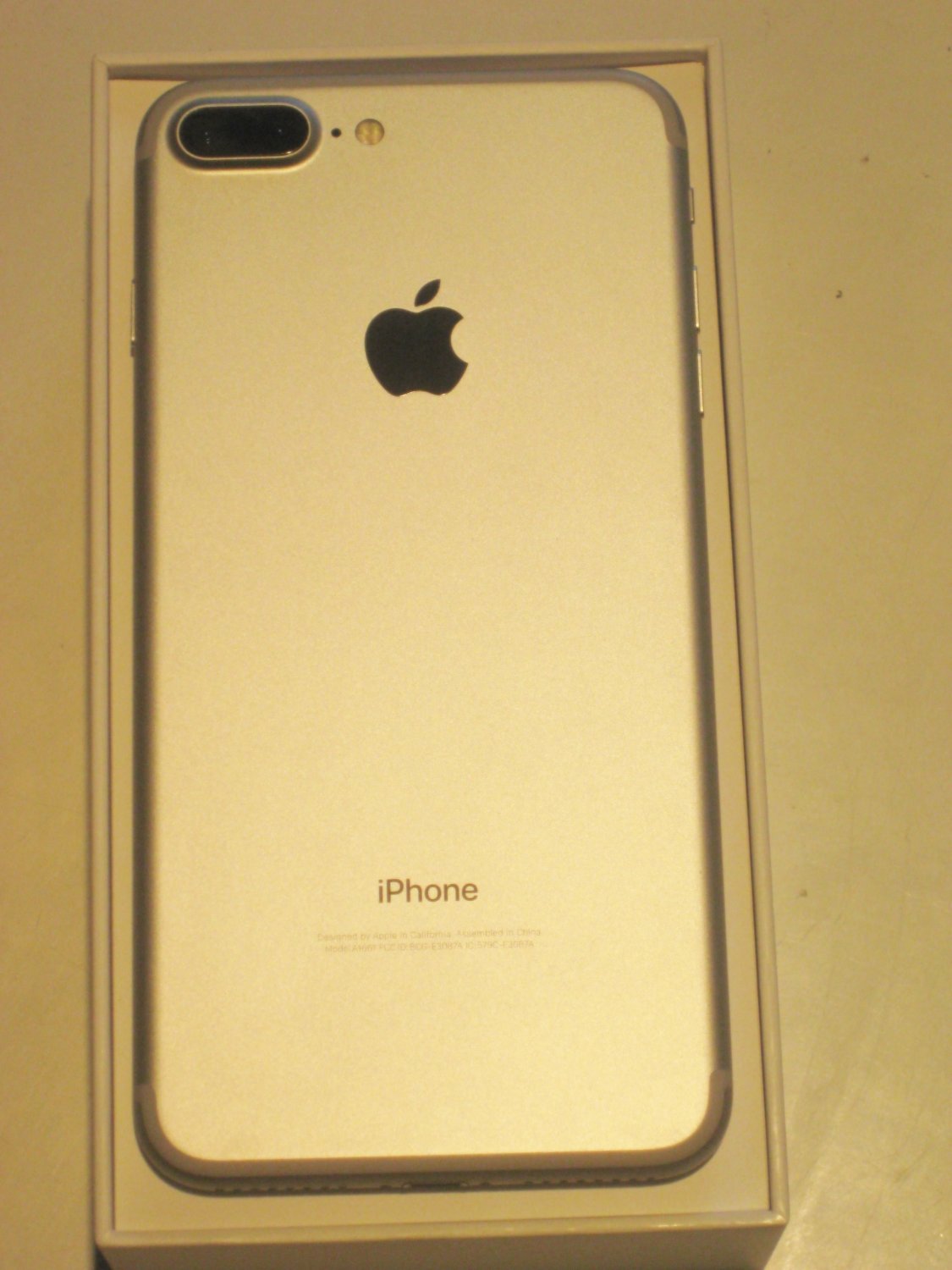 New Condition 32gb Silver Verizon A1661 Iphone 7 Plus DEAL!