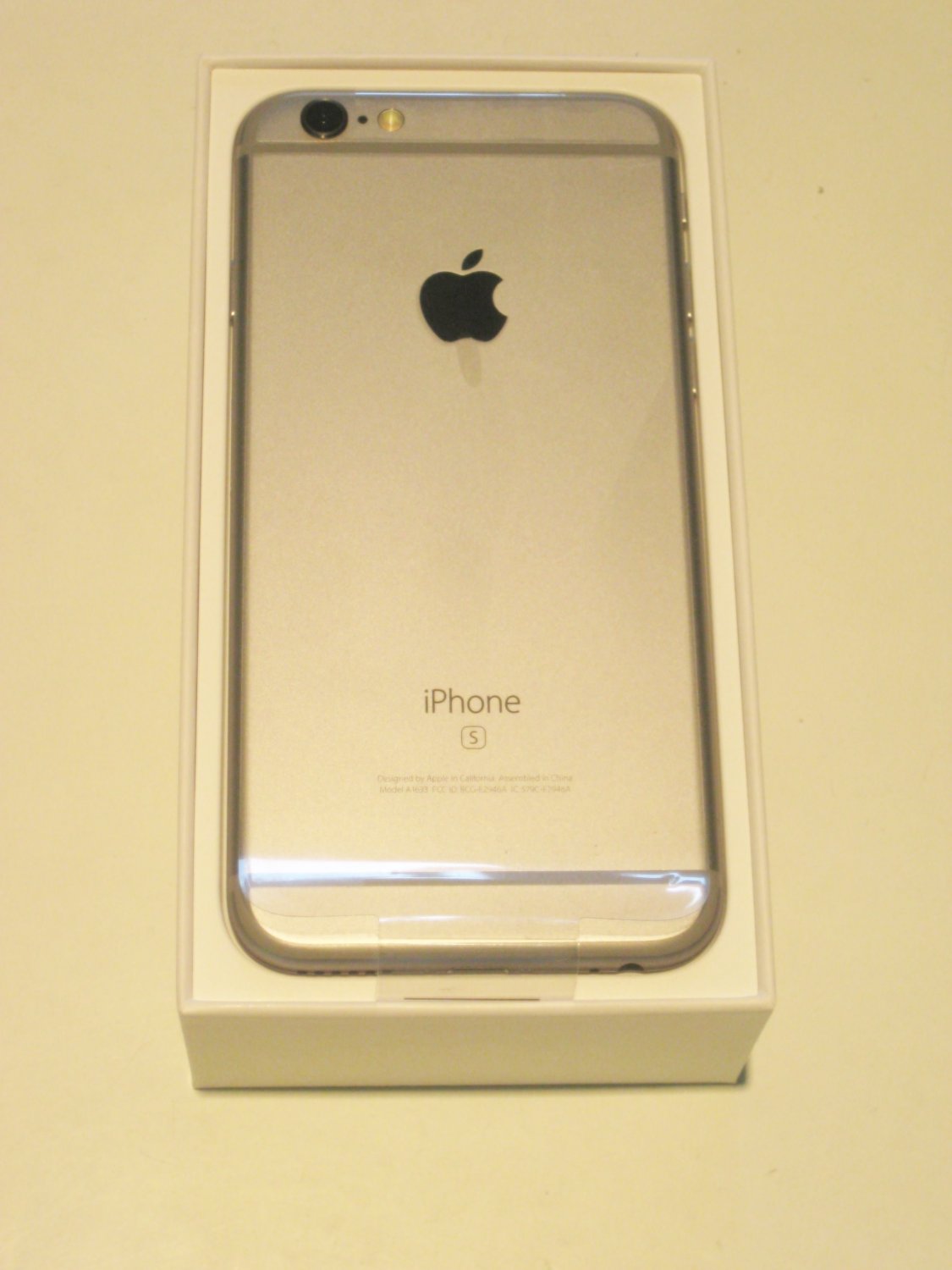 UNLOCKED 32gb Iphone 6s A1633 Bundle!! (New)