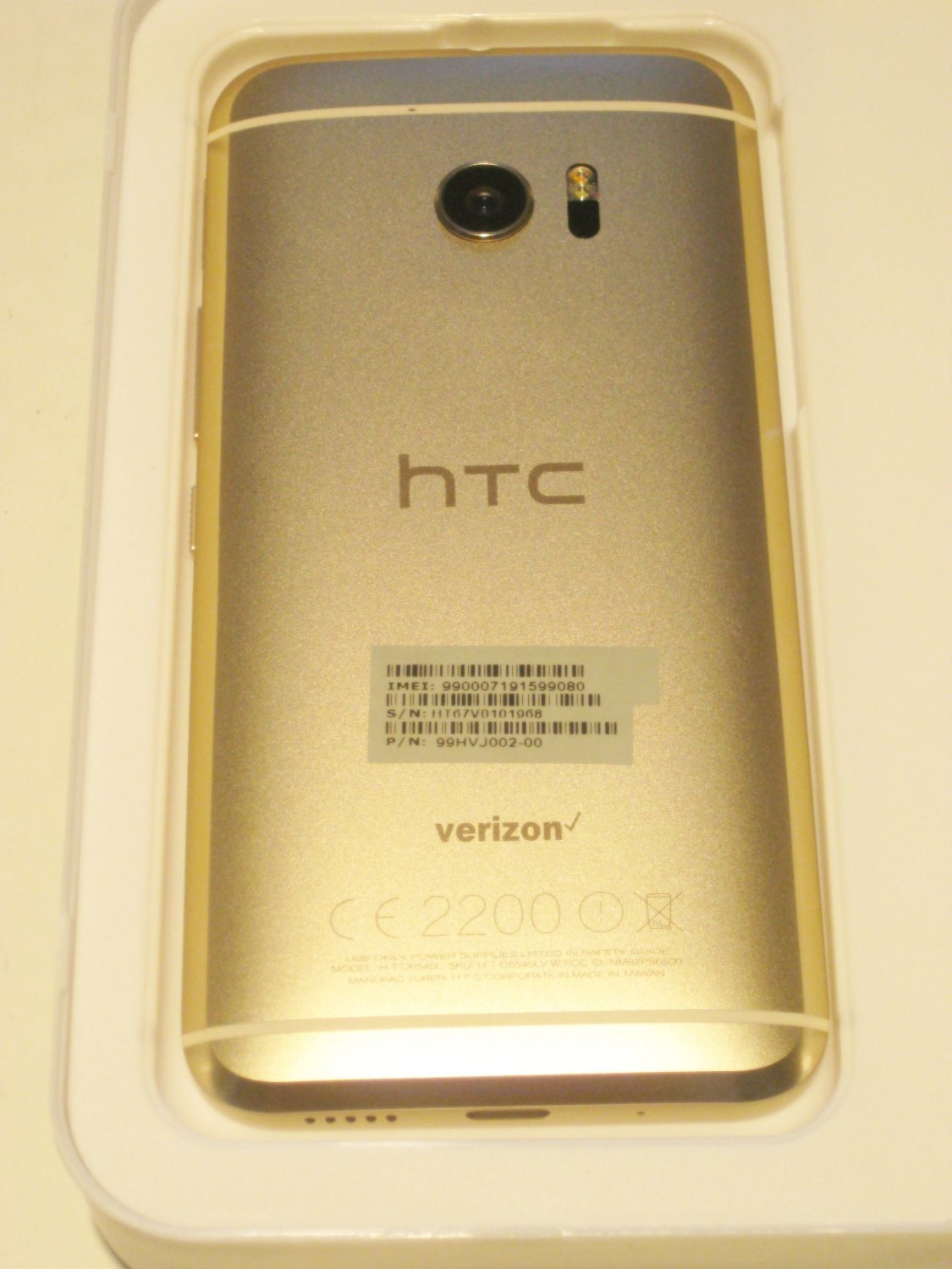 New Cond. Gold Verizon Unlocked 32gb HTC 10 Bundle!!!