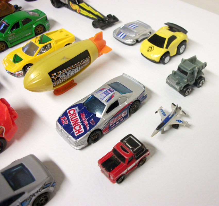 Lot of 19 Hot Wheels / Matchbox Cars / Tonka / Micro Machines cars ...