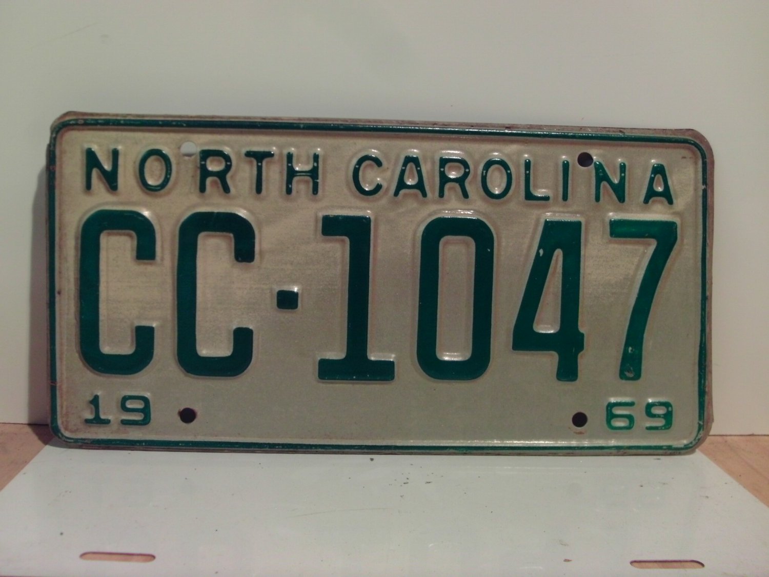 1969 North Carolina NC Passenger YOM License Plate CC-1047 VG+ NCY1