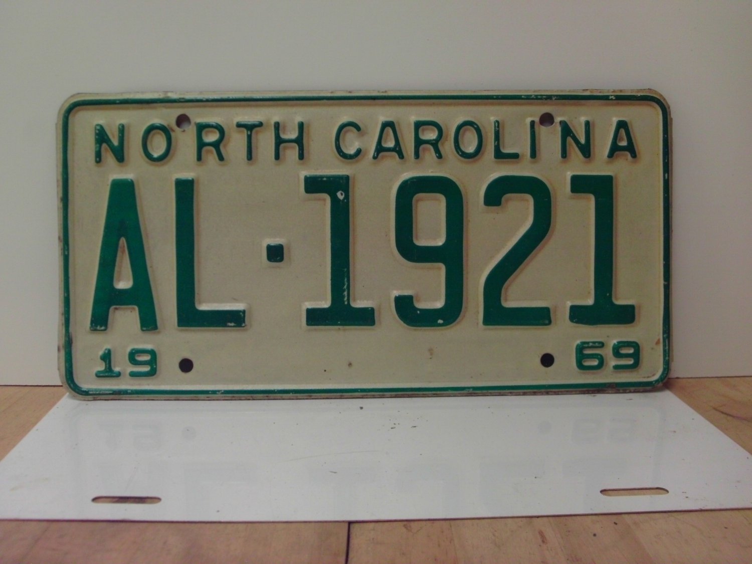 1969 North Carolina NC Passenger YOM License Plate AL-1921 VG WALL