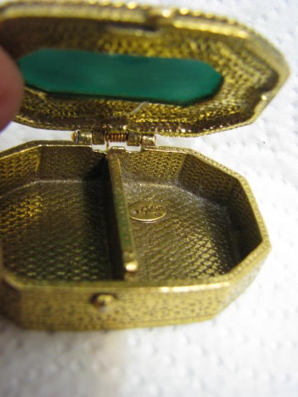 VINTAGE GOLDETTE FAUX GREEN JADE FLORAL CAMEO PILL BOX
