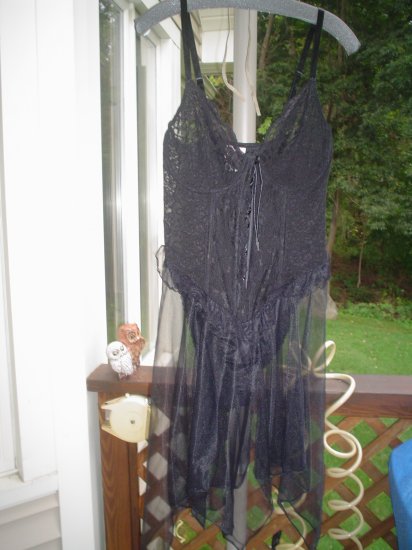 PLUS SIZE LACE-UP BUSTIER NEGLIGEE - Size 1X - BLACK AND SO SEXY!